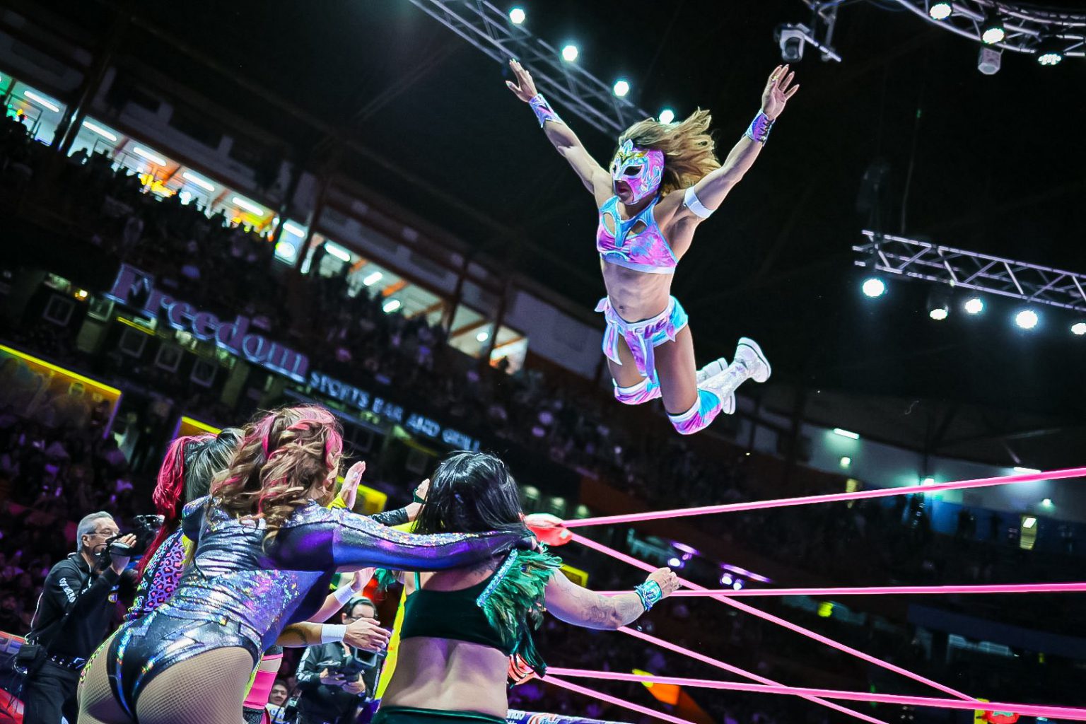 India Sioux Qualifies For CMLL Universal Amazon 2025 Title Match ...